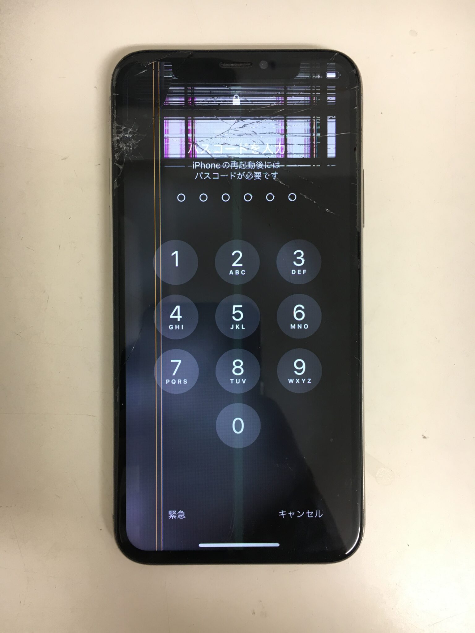 派手な破損で表示もタッチもおかしくなったアイフォンX – iPhone修理を大分でお探しならスマップル大分店